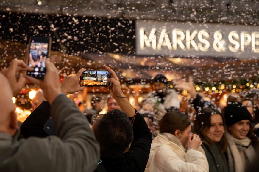 Reading Christmas Lights switch on - Visit Reading