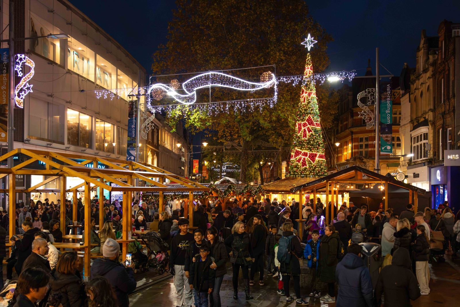 Reading Christmas Lights switch on - Visit Reading